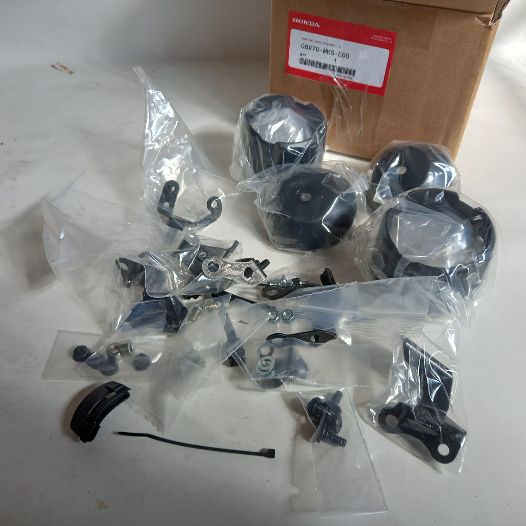 CLASSIC-BIKES. FRONT FOG LIGHTS ATTACHM CRF1100 08V70-MKS-E00